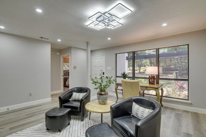 3-bedroom House In Lovely Bedford With Oasis Pool And Cool Ac And Comfort - Bedford, TX