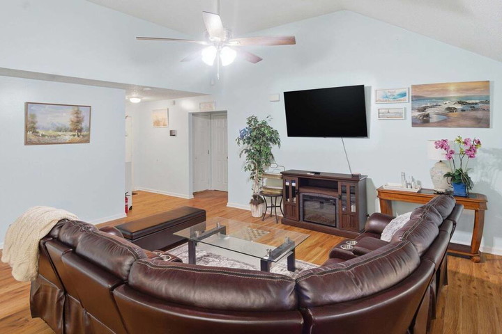 New! 3br Savannah Home Sleeps 5 Near Historic District - Savannah, GA