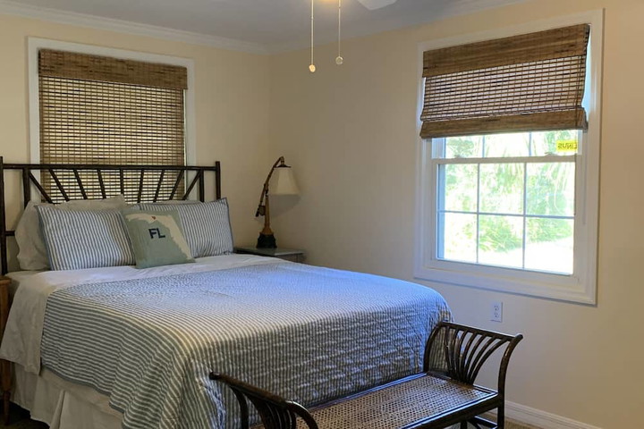2/2 Cabin Directly On The Weeki Wachee River, Kayaks And A Canoe For Family Fun! - Spring Hill, FL
