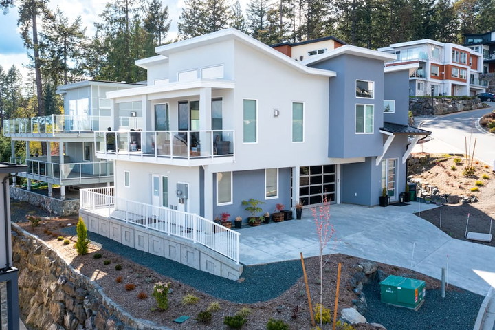 Modern 1-bedroom Self Contained Suite W/ Full Kitchen And Air Conditioning - バンクーバー島