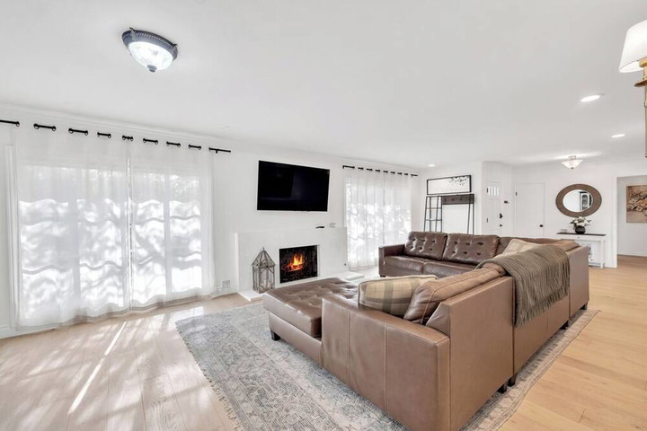 4br Family Getaway  Private Office, Playground & Backyard - Westlake Village, CA