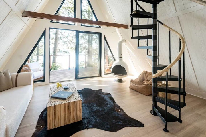 Cozy Waterfront A-frame Cabin, Private Beach, Pet Friendly. - Olympia, WA
