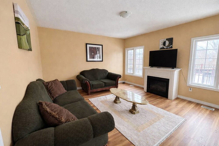 Spacious 2-bed Suite W/ Private Bath, Tv & Walk-in Closetbrampton Shared Home! - Brampton