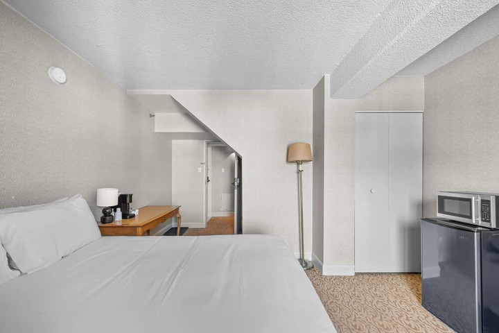 Hotel Room Le Domaine Queen Bed - Saint-Sauveur