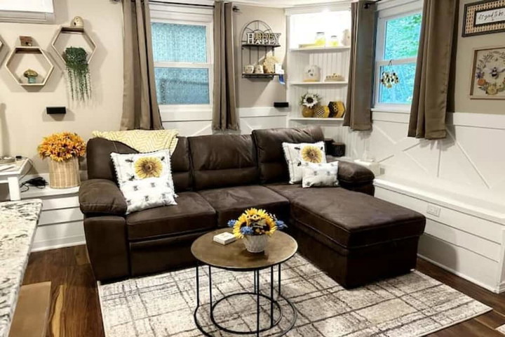 Bee-themed Stay Near Boston A Sweet And Unique Getaway - Concord, MA