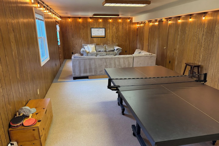 Premier Retreat: Private Pool, Spa, Fireplace & Spacious Deck - Arnold, MD