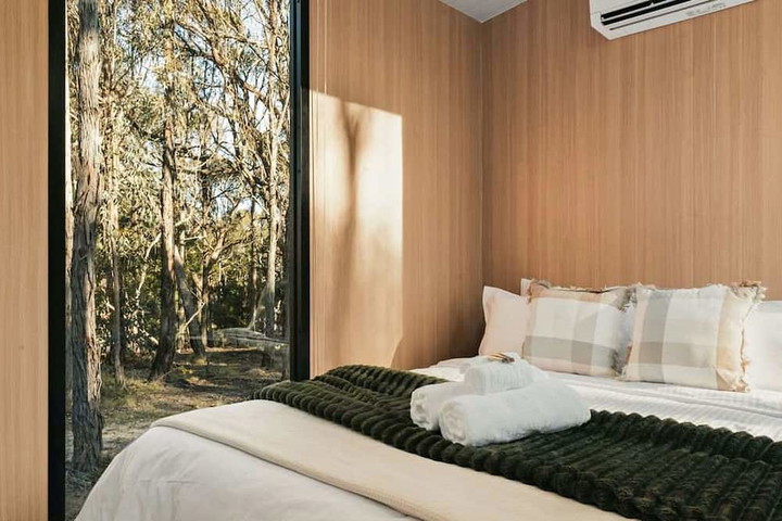 Secluded Tiny House Farm Stay With Wildlife Views Near Macedon, Victoria -