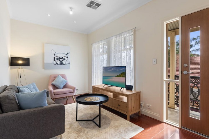 Family-friendly 4-bed Home With Parking - Glenelg