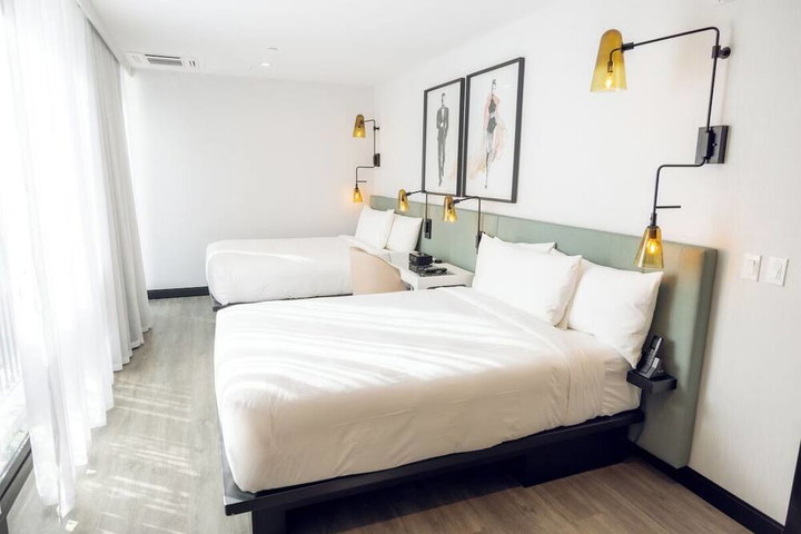 Pet-friendly Hotel Near Hollywood Sign & Rooftop Pool Access - West Hollywood