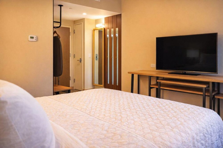 Convenient Room Near Airport & Shopping W/ Free Shuttle, Breakfast & Parking - Portland, ME