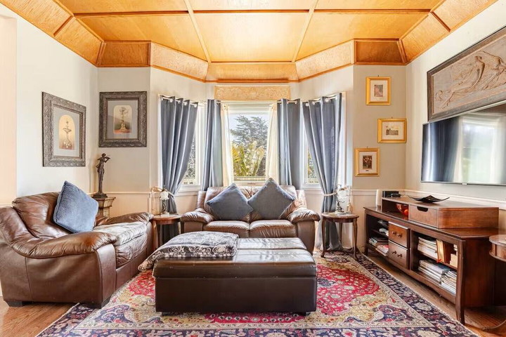 Cambria Victorian Castle: Walk To Beach, Village Shops, Wineries And Galleries! - Cambria, CA