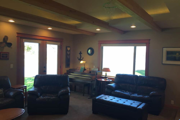 Beach House On The Bay With Pickleball Court - Olympia, WA