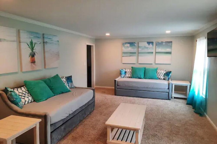 Huge Home Close To Attractions Sleeps 20+ - Atlanta, GA