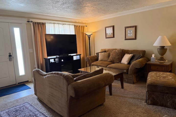 Best Reviews!! Relax And Be Comfortable With Big Screen Tv, Hot Tub And Bbq - Idaho Falls, ID