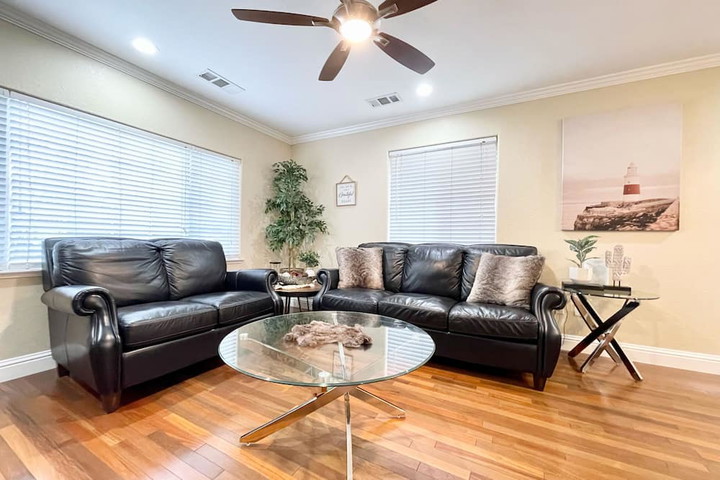 Gourmet Kitchen + Private Front Yard + Parking - Los Gatos, CA