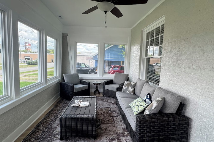Spacious, Modern & Convenient Retreat In Historic Lebanon, Tn, Sleeps 12 - Lebanon, TN