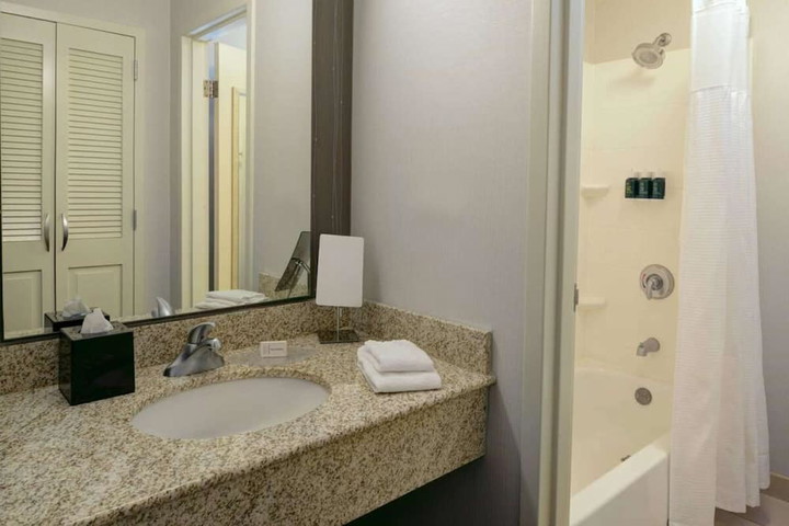 Explore Kansas City! Pet-friendly, Parking, Short Drive To Arrowhead Stadium! - Kansas City, MO