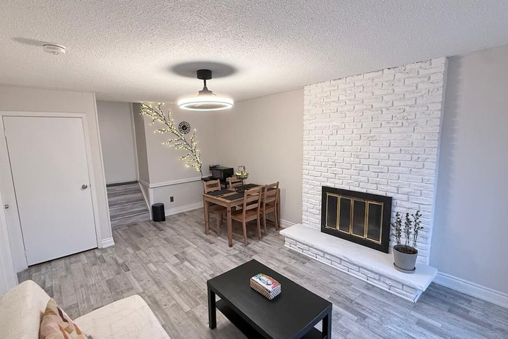Clean Retreat Suite - Sleeps 4 (Queen Bed+futon) Near Brampton Innovation Go Stn - Brampton