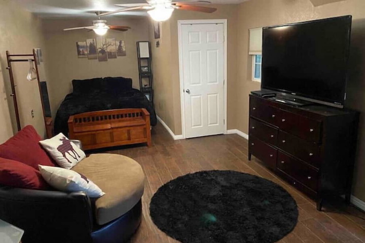 Private Guest Suite With Outdoor Private Patio And Jacuzzi - San Bernardino, CA