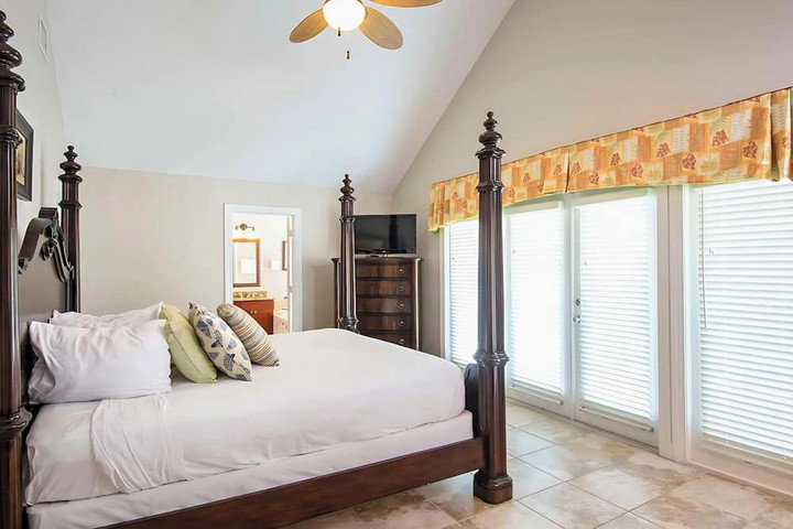 Make Yourself At Home With A Complete Kitchen And Pool Access Near Key West - Duck Key, FL