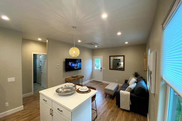 Carlsbad Charm - Steps From Everything, Theater, Library, Coffee Shop, Dining... - San Marcos, CA