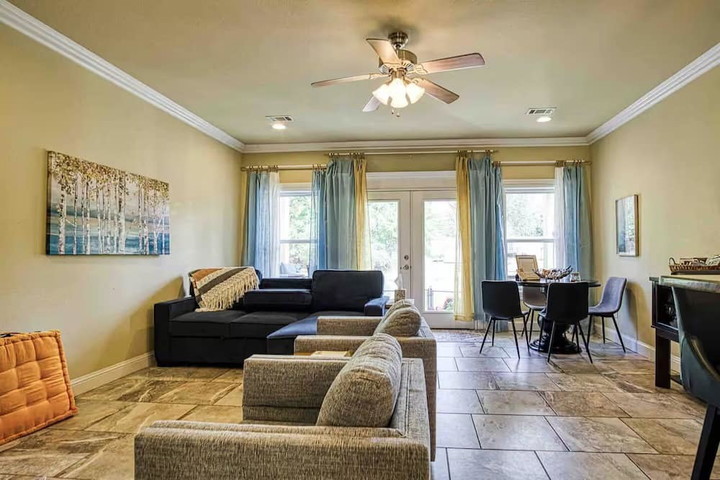 Two-story Waterfront Gem On Lake Hamilton - Hot Springs, AR