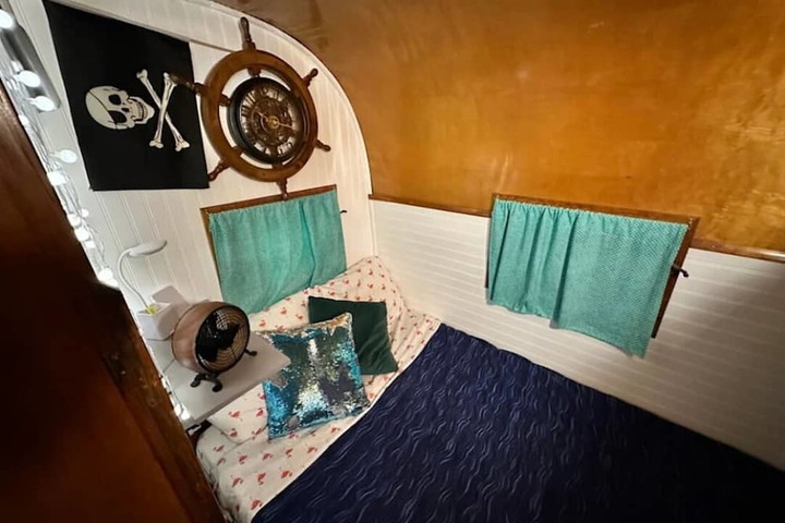 Mermaid Manor Is Close To Downtown And Savannah Bananas! - Savannah, GA