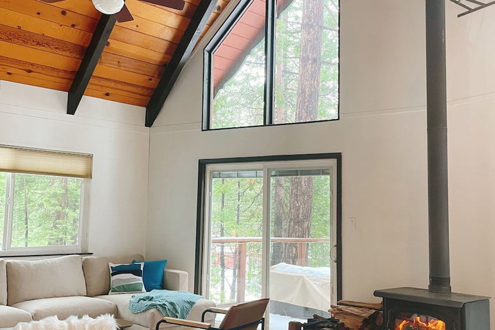 Forest View A-frame: Modern Retreat W/ Fire Pit - Murphys, CA