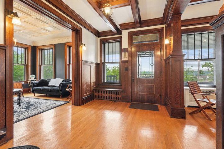 Spacious 7-bedroom House- Unique History, Modern Comforts And Incredible Views - Dubuque, IA