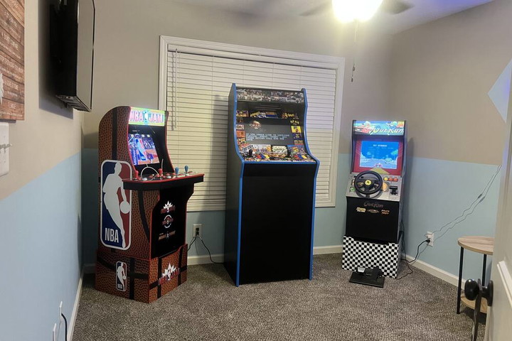 King Bed~family~large Groups~basketball~private Pool~jacuzzi Tub~game Room - 클락스빌