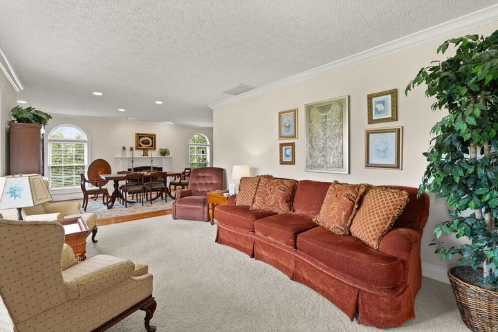 Spacious Retreat 3br, 3.5ba Home In Golf Community - Charlestown, IN