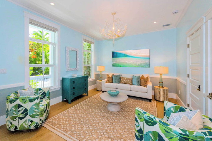 Luxury Windsor, Key West Retreat- Old Town ; Pool, Gated Parking, Walk To Duval - Key West, FL
