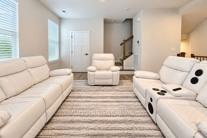 Modern Townhome Oasis - Private Garage - Concord, NC