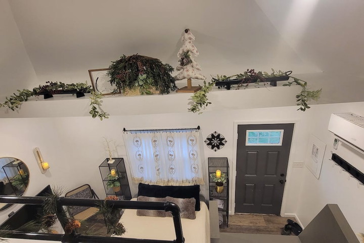 Tiny Spa Cottage Retreat - East Aurora, NY