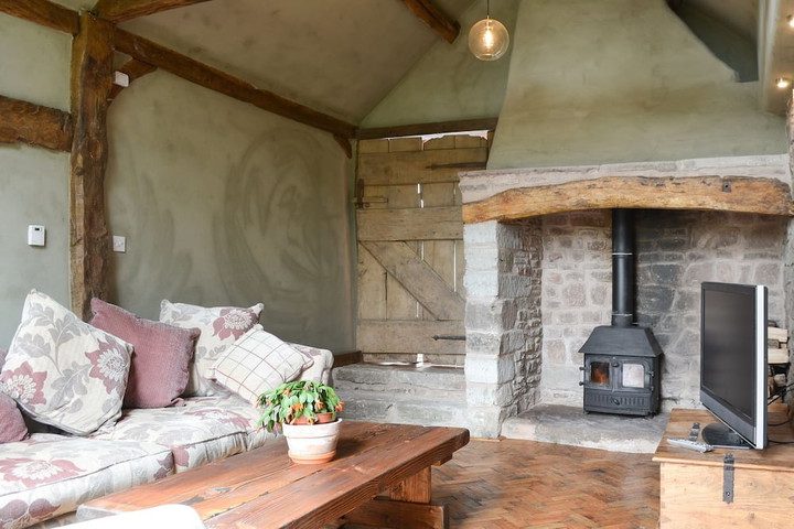 2 Bedroom Accommodation In Knapton Green, Near Leominster - Herefordshire