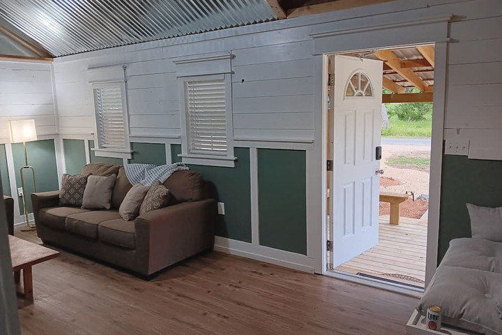 One Bedroom Cabin Minutes From The Frio River And Garner State Park! - Leakey, TX