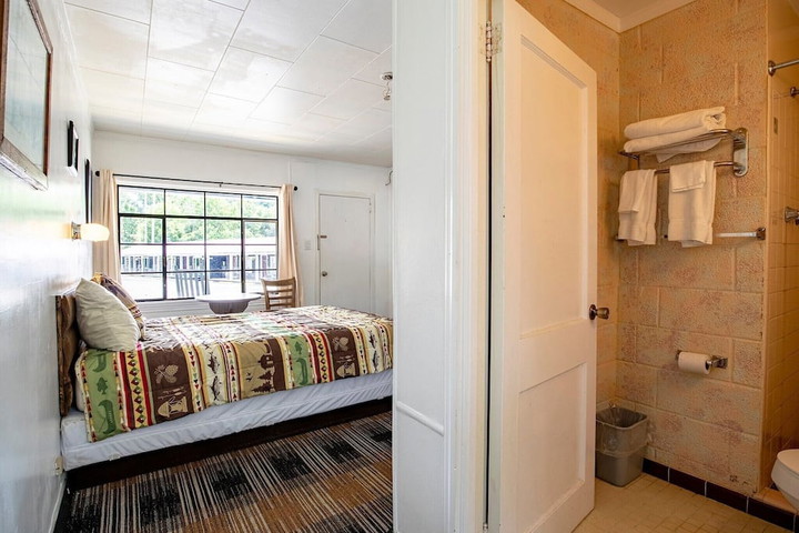 King Bed | Non-smoking - Bryson City, NC