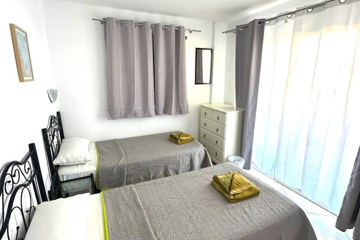 2 Bed Hotel Apt, Sleeps 4/6, Costa Adeje, 5 Minutes Walk To Beach, Shops & Bars - Tenerife