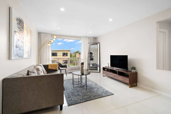 5bdr Luxurious Apartment|2 Bathrooms | Sleeps 10 - Dorval
