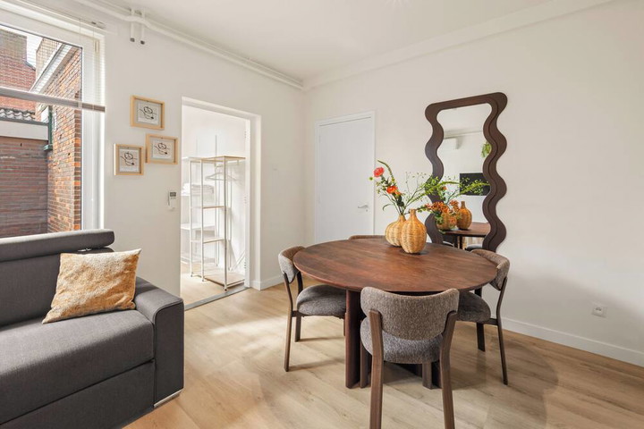 Stay In This Modern 50m² Apartment For Up To 4 Guests In Peaceful Wouw. Featuring 1 Bedroom, A Fully Equipped Private Kitchen, A Private Garden, Air Conditioning, And Fast Wifi. Perfect For Couples, Families, Business Trips, And Long Stays. - Essen, Belgium