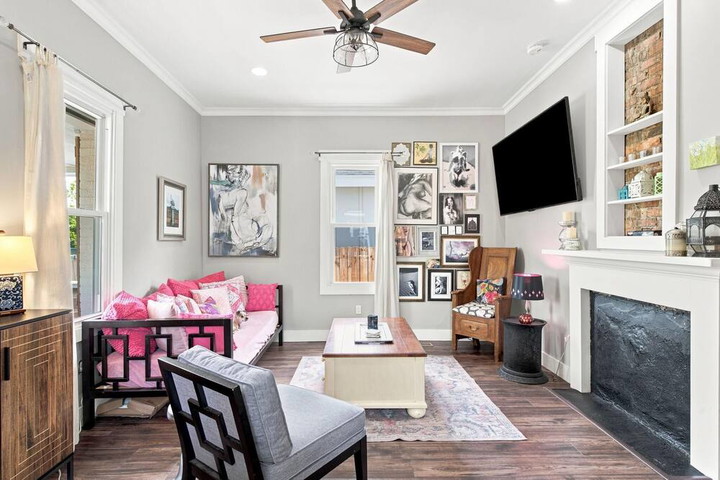 New!  Muse On 10th - We Love Doggies! - Wilmington, NC