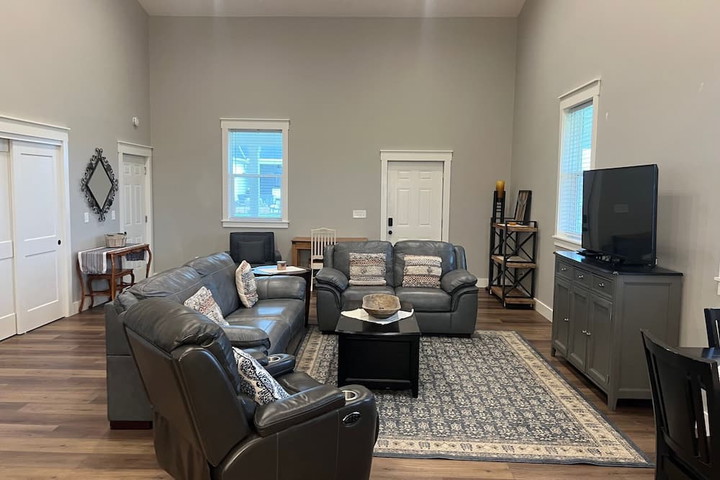 Beautiful Country Setting 1000 Sq. Ft Loft Barn Dominium Apartment All Amenities - London, OH