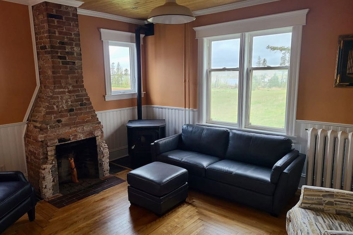 Waterfront 6 Bedroom (8 Beds) , 51/2 Bath House In Summerside, Pei. - Summerside