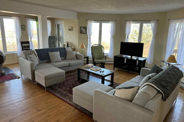 Beautiful Beachside Serenity Cottage, Point Du Chene - Shédiac