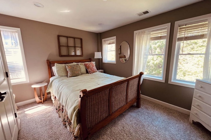 Dragonfly Inn Ii  Fabulous 2br 1ba Modern Downtown Apt  Walk To Everything - Winchester, VA