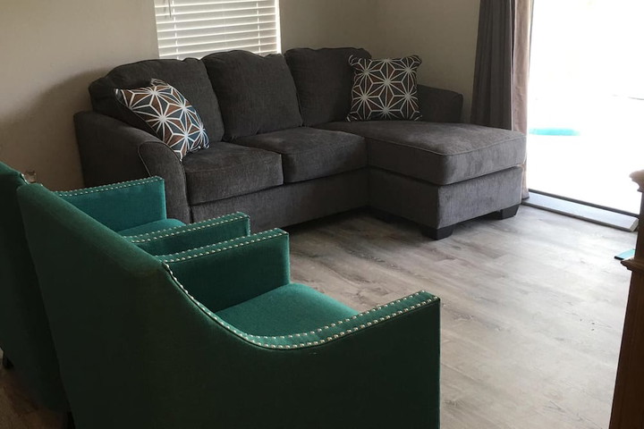 Postcard Livin' Cool Classy Centrally Located Condo Perfect For Beach Chillin' - Orange Beach, AL