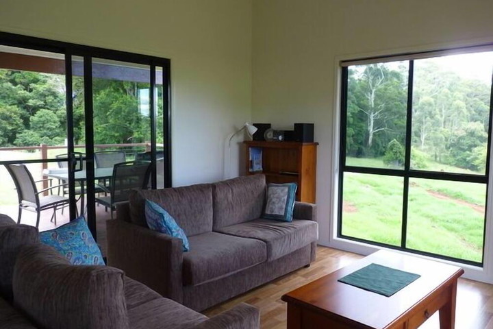 Bellthorpe Stays- Bowerbird Cabin: Nature-based Accommodation. Pooches Permitted - Queensland