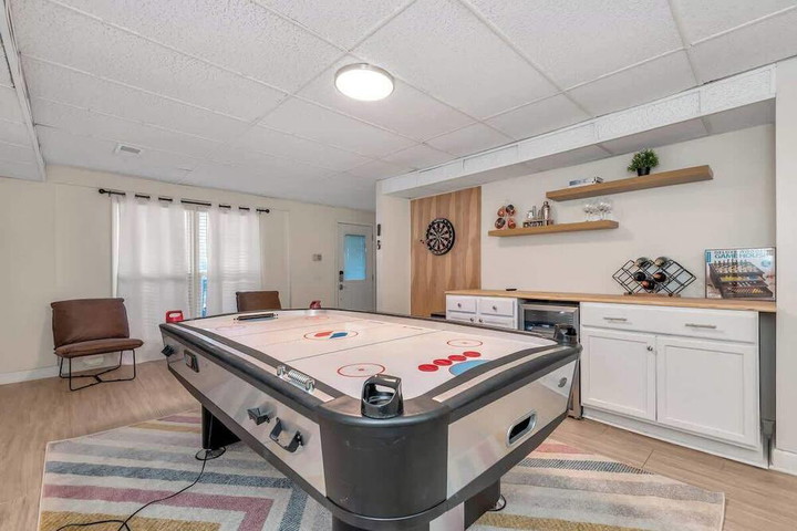 Pool House/ 9beds/4ba/ Kings/ Billiard/ Air Hockey - Stone Mountain, GA