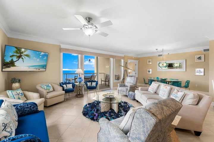 Pet Friendly! Penthouse! 4/3 Sleeps 11! Bch Srvc Incl!!! - Panama City Beach, FL