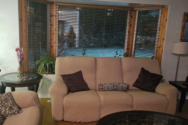 Located In The Heart Of Downtown Yellowknife On 49th - Yellowknife
